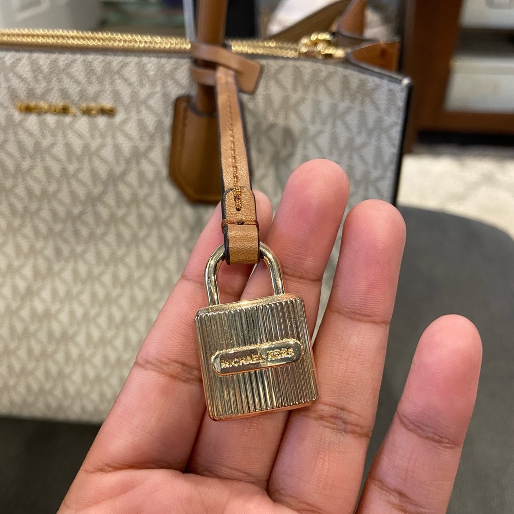 Michael Kors Studio Mercer Mk Logo Signature - Gem